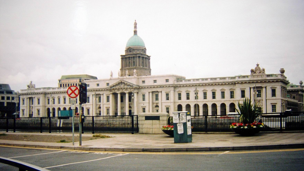 Views around the city of Dublin, Ireland.mp4 - COS.TV