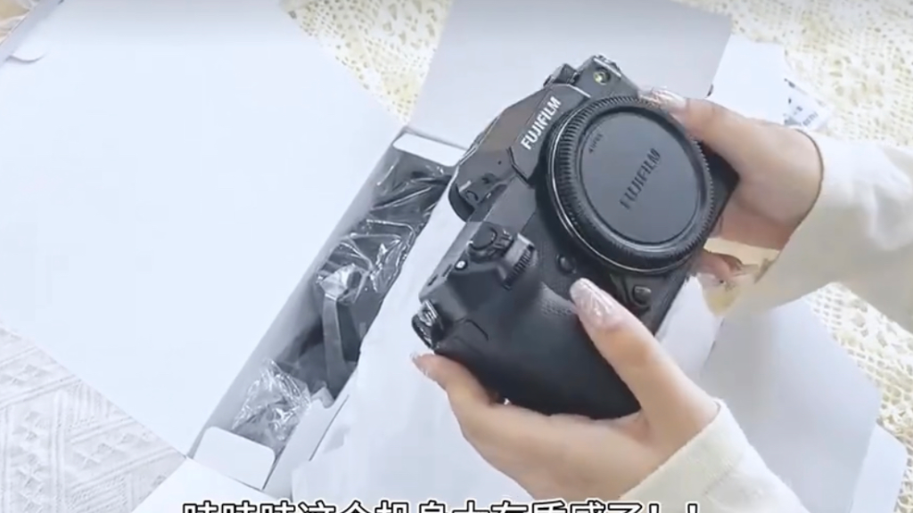 FUJIFILM CAMERA UNBOXING - COS.TV