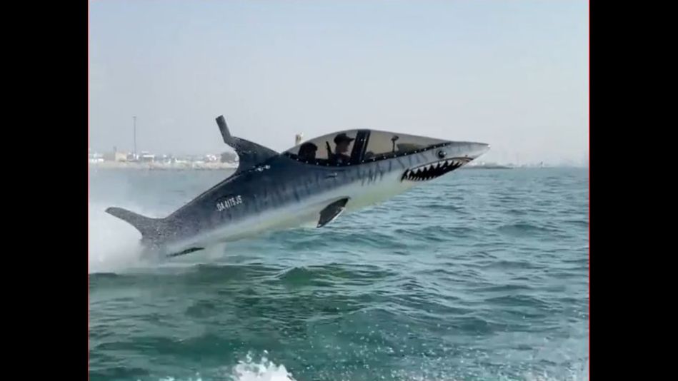 Underwater Shark Jet Ski _ Seabreacher - COS.TV