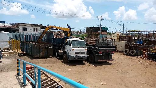 CARREGAMENTO DE SUCATA FERROSA COM GARRA - COS.TV