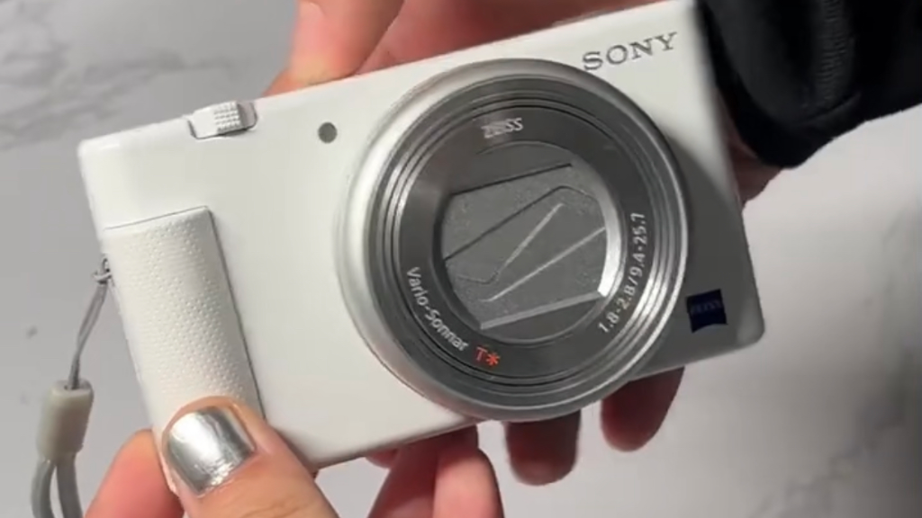 SONY CAMERA AND ACCESSORIES - COS.TV