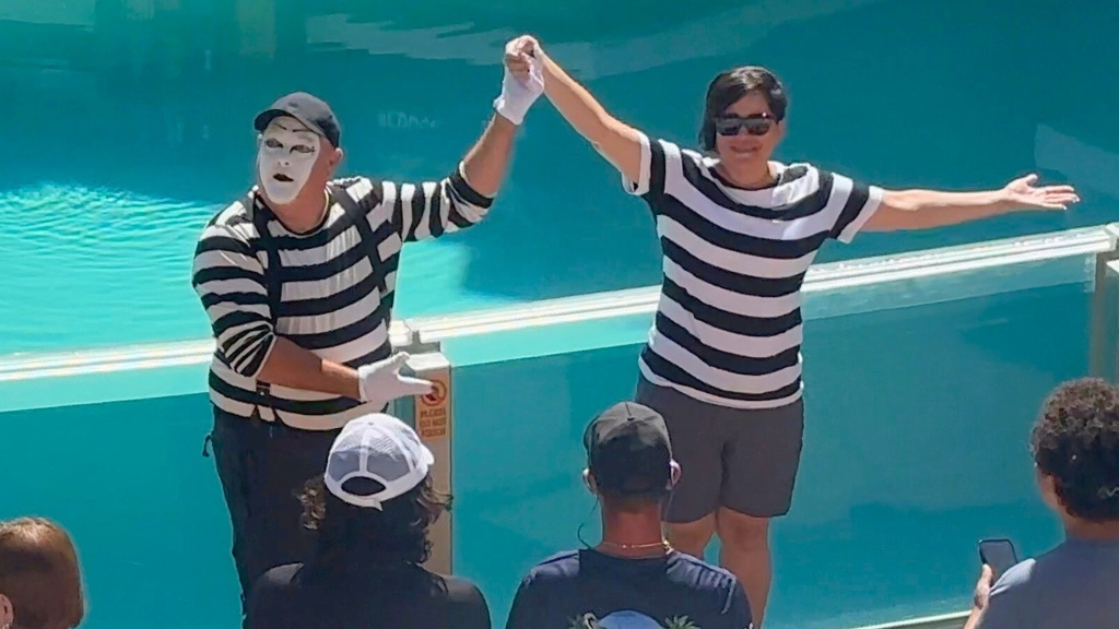 HILARIOUS Tom the Mime (ARRIVE EARLY) - COS.TV