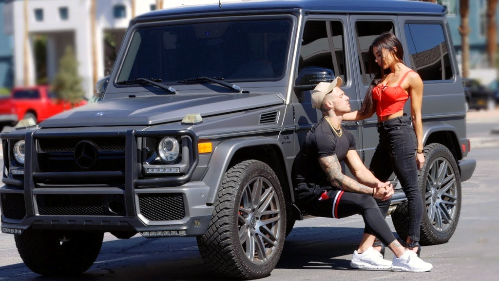 TOP 10 SHE WASN'T A GOLD DIGGER MOMENTS - COS.TV