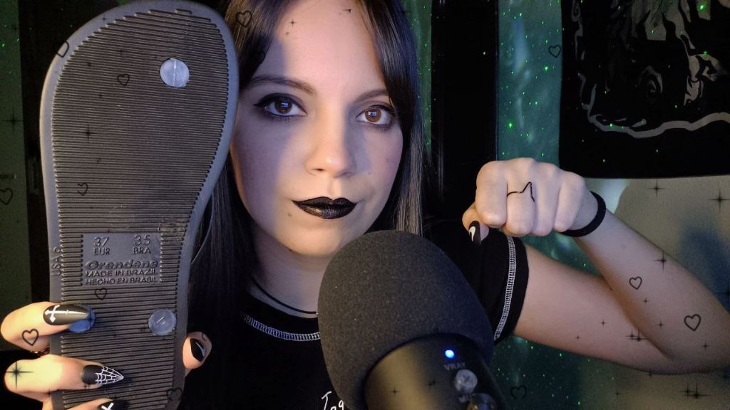 ASMR - Gótica te batendo até você dormir (fast and aggressive) - COS.TV