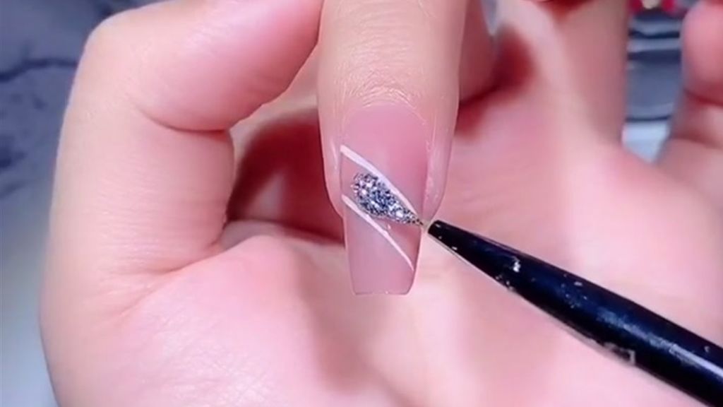 Nails Art - COS.TV